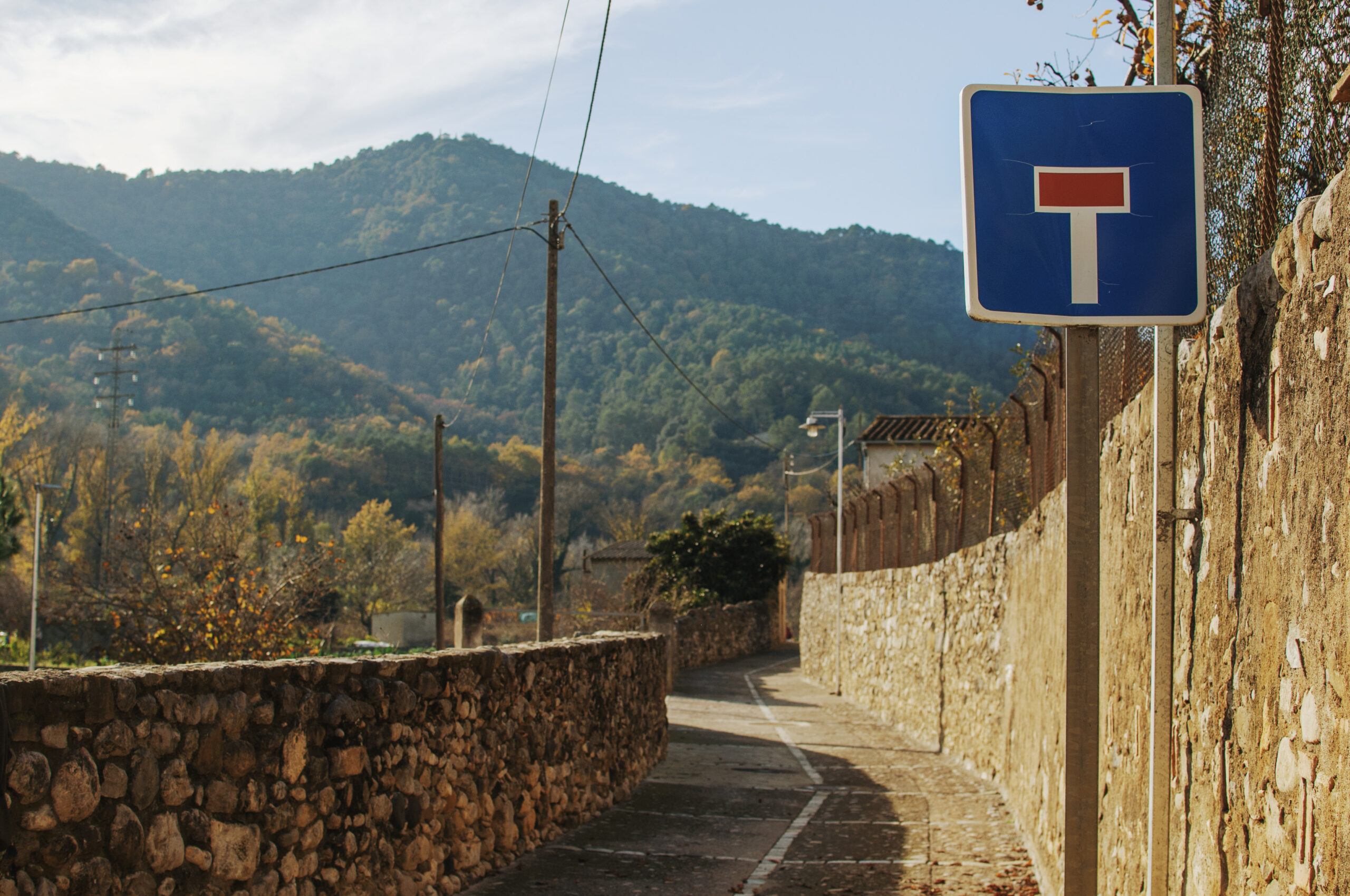 Ślepa uliczka - znaki informacyjne D-4a i D-4b